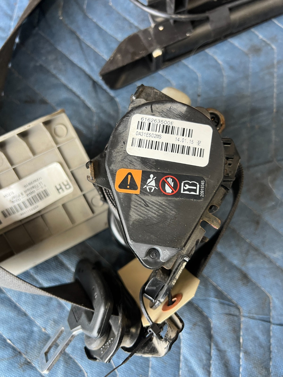 2012-2015 Chevy Cruze Passenger Front RH Seatbelt Retractor + Buckle O ...