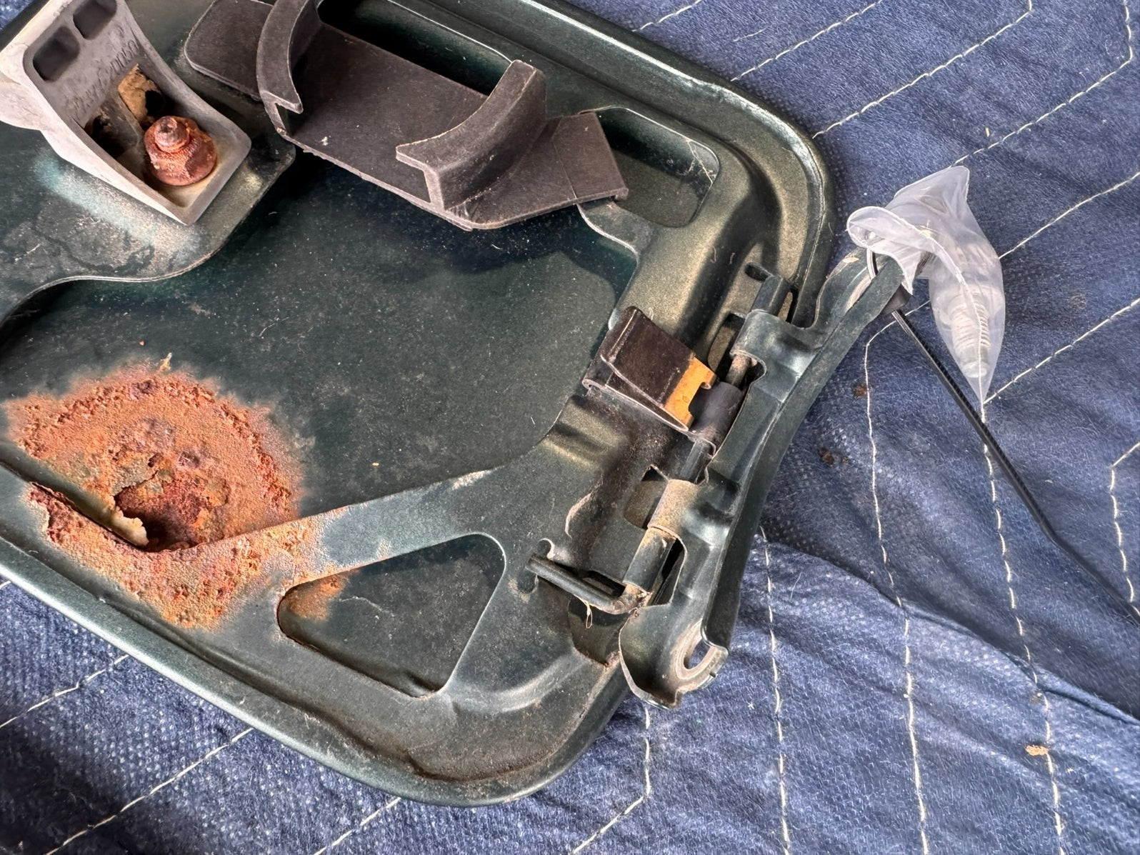 1998-2000 Toyota RAV4 Green Fuel Gas Door Exterior w/ Hardware OEM #22 ...