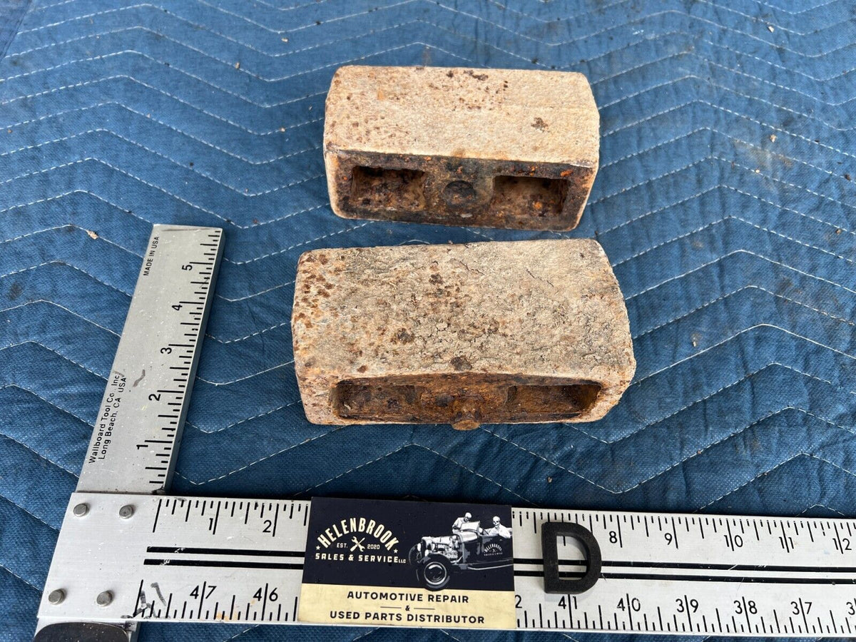 1999-2007 Chevy Silverado Rear Suspension Lift Blocks Spring Body OEM ...