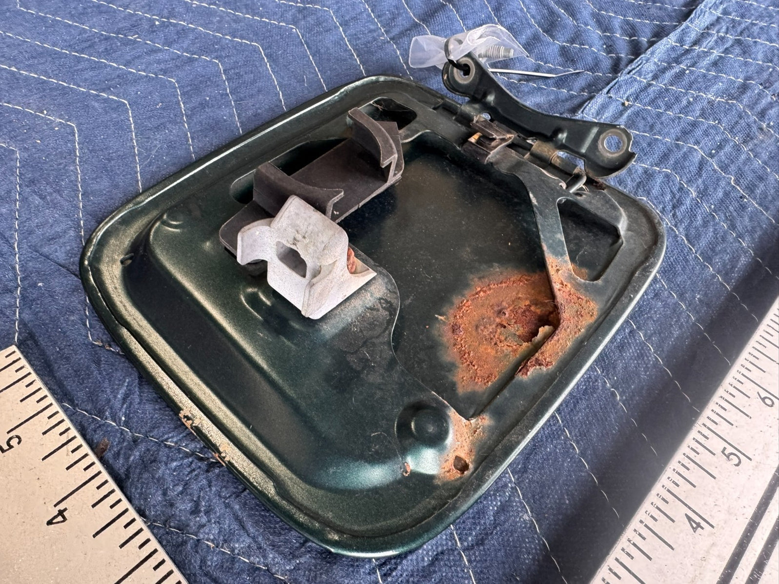 1998-2000 Toyota RAV4 Green Fuel Gas Door Exterior w/ Hardware OEM #22 ...